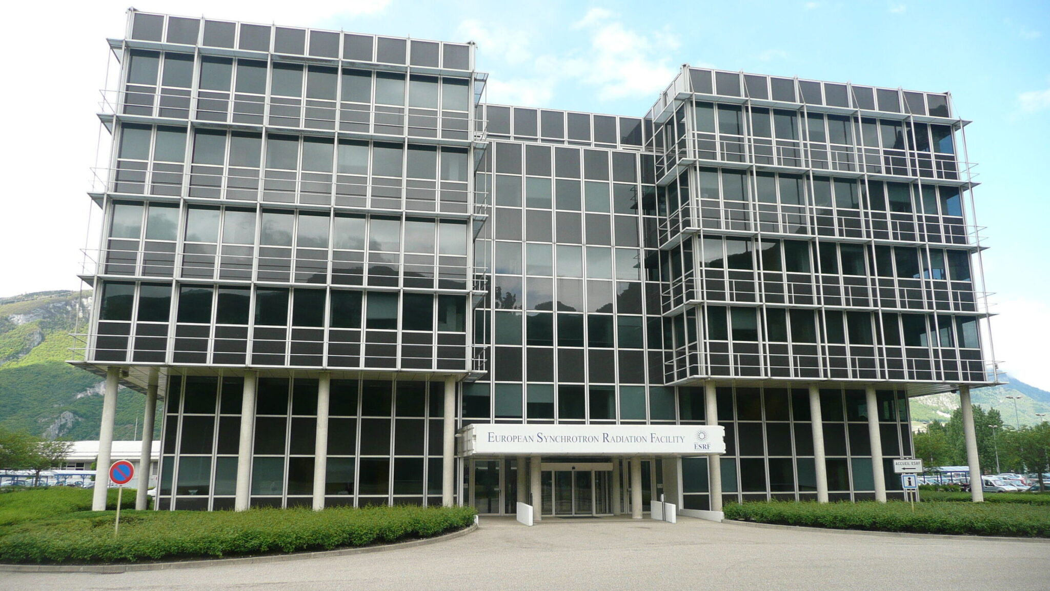 Interactive streaming services on ultra-high-resolution synchrotron 3D ...